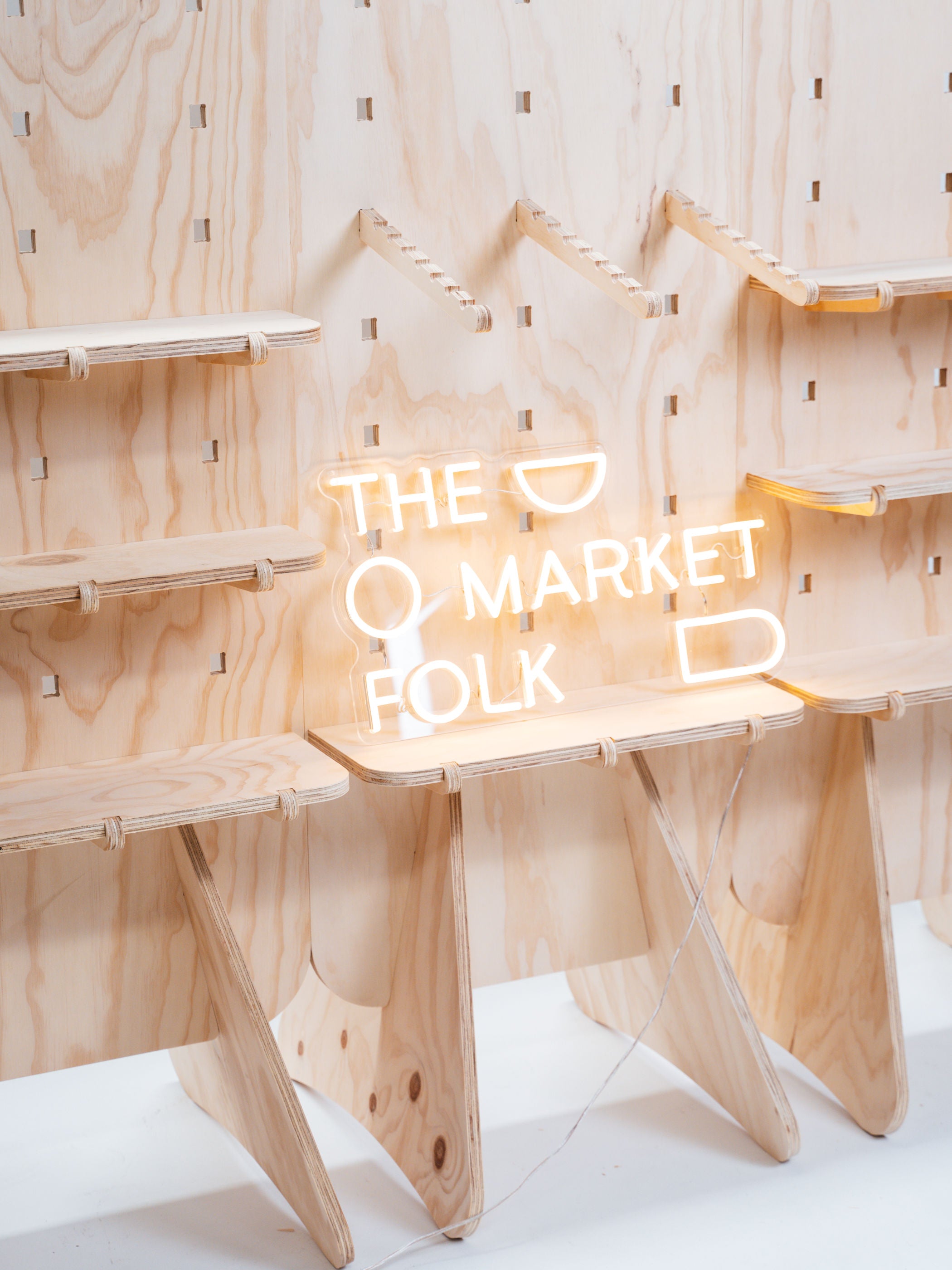 Curved Market Standard Stand (Arch Middle)